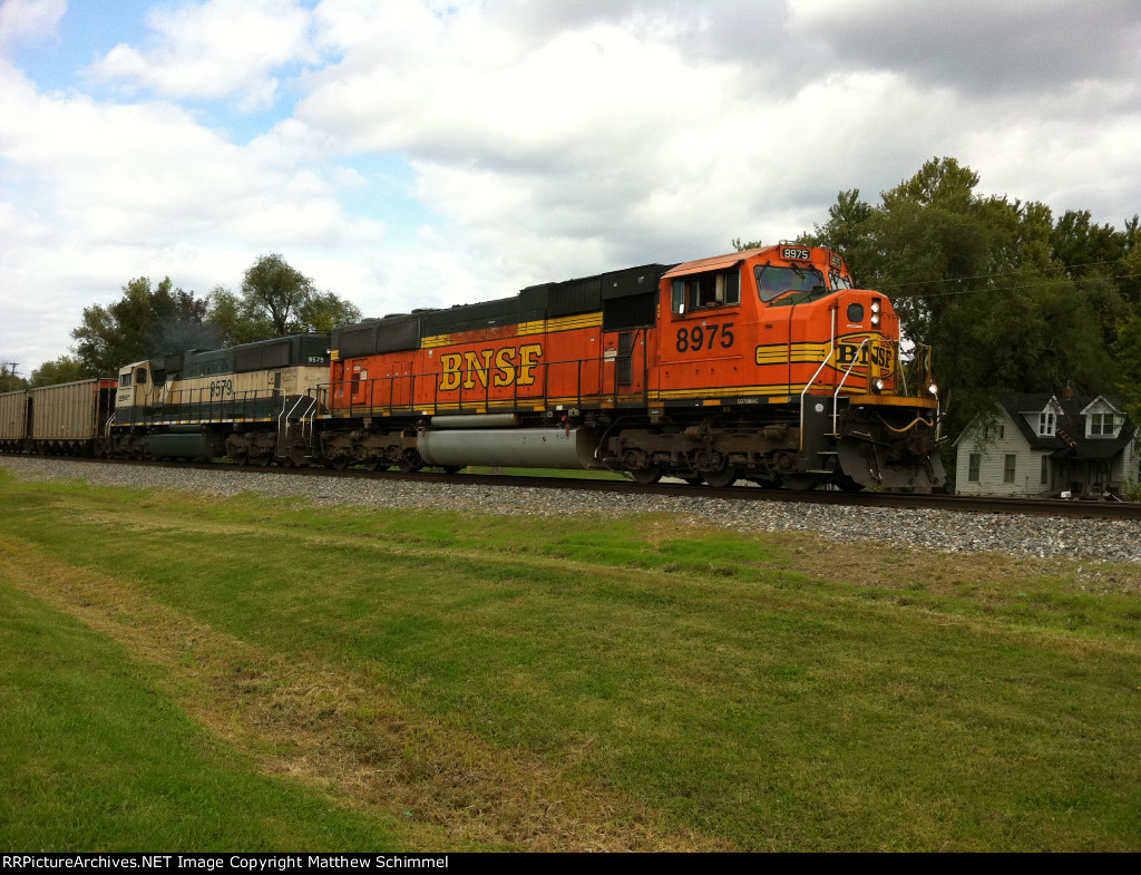 BNSF 8975